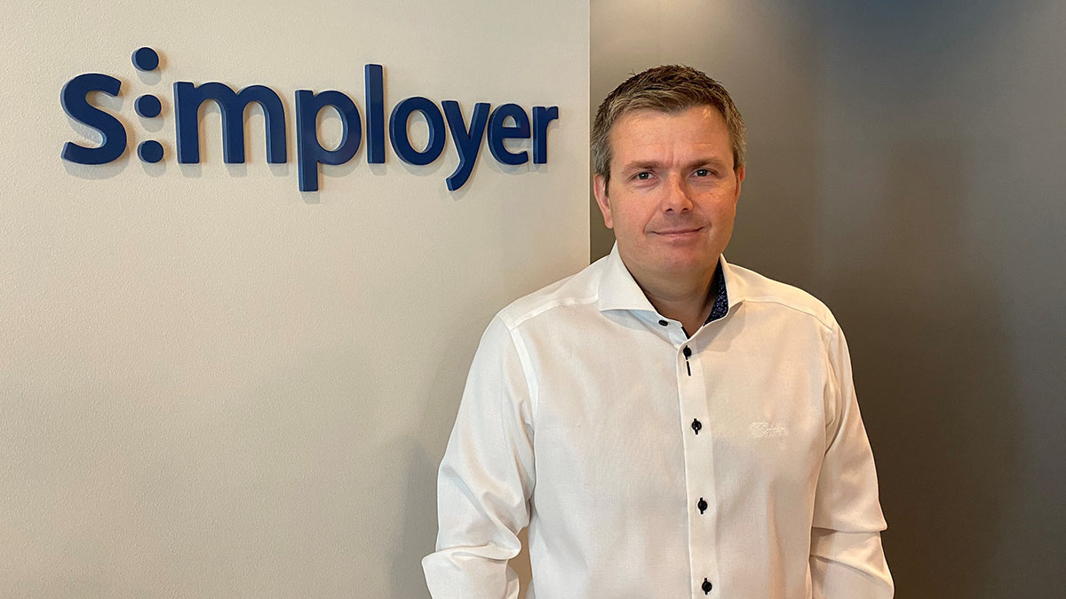 Kan arbeidsgiver gi bort utstyr og driftsmidler skattefritt til ansatte? | Simployer